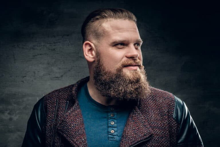 How To Keep Your Beard Hairs From Sticking Out - beardguidance.com